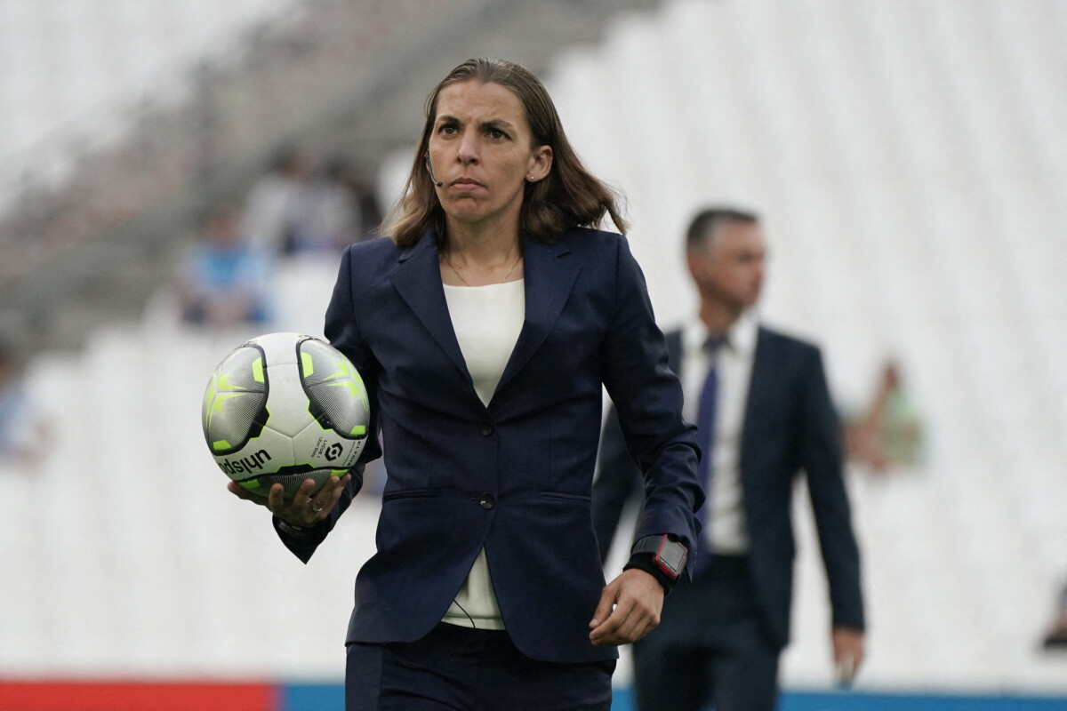 Photo : Stéphanie Frappart (arbitre) - Football : Match Ligue 1 Uber ...