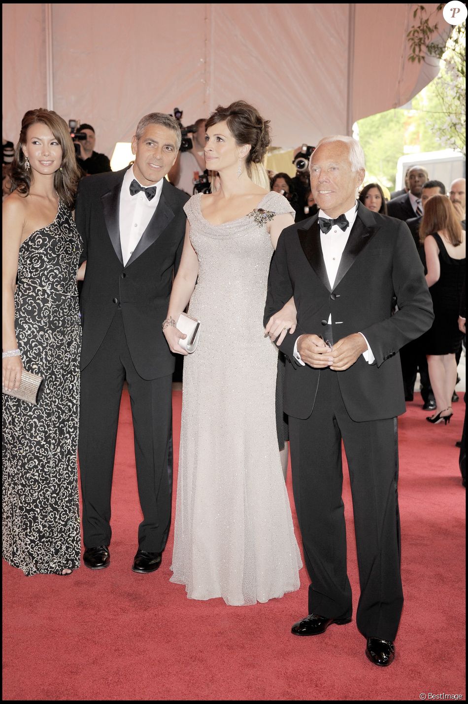 Sarah Larson, George Clooney, Julia Roberts et Giorgio Armani - Soirée ...
