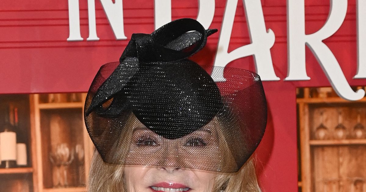 Kim Cattrall - Avant-première du film Netflix Emily in Paris saison 3 ...
