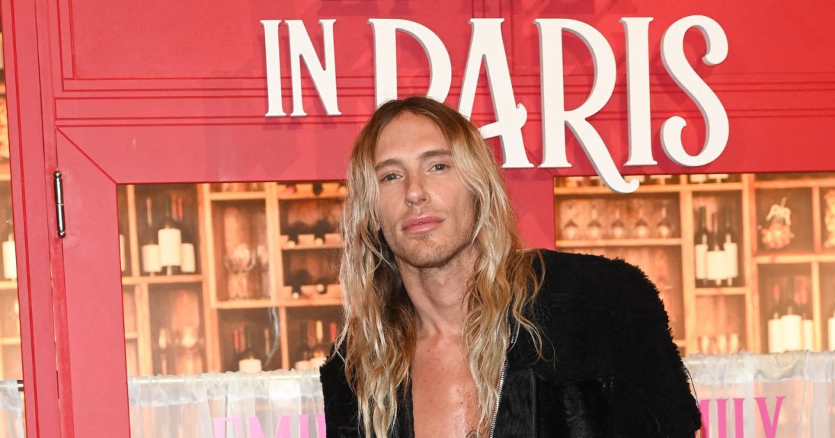 Tyrone Dylan - Avant-première du film Netflix Emily in Paris saison 3 ...