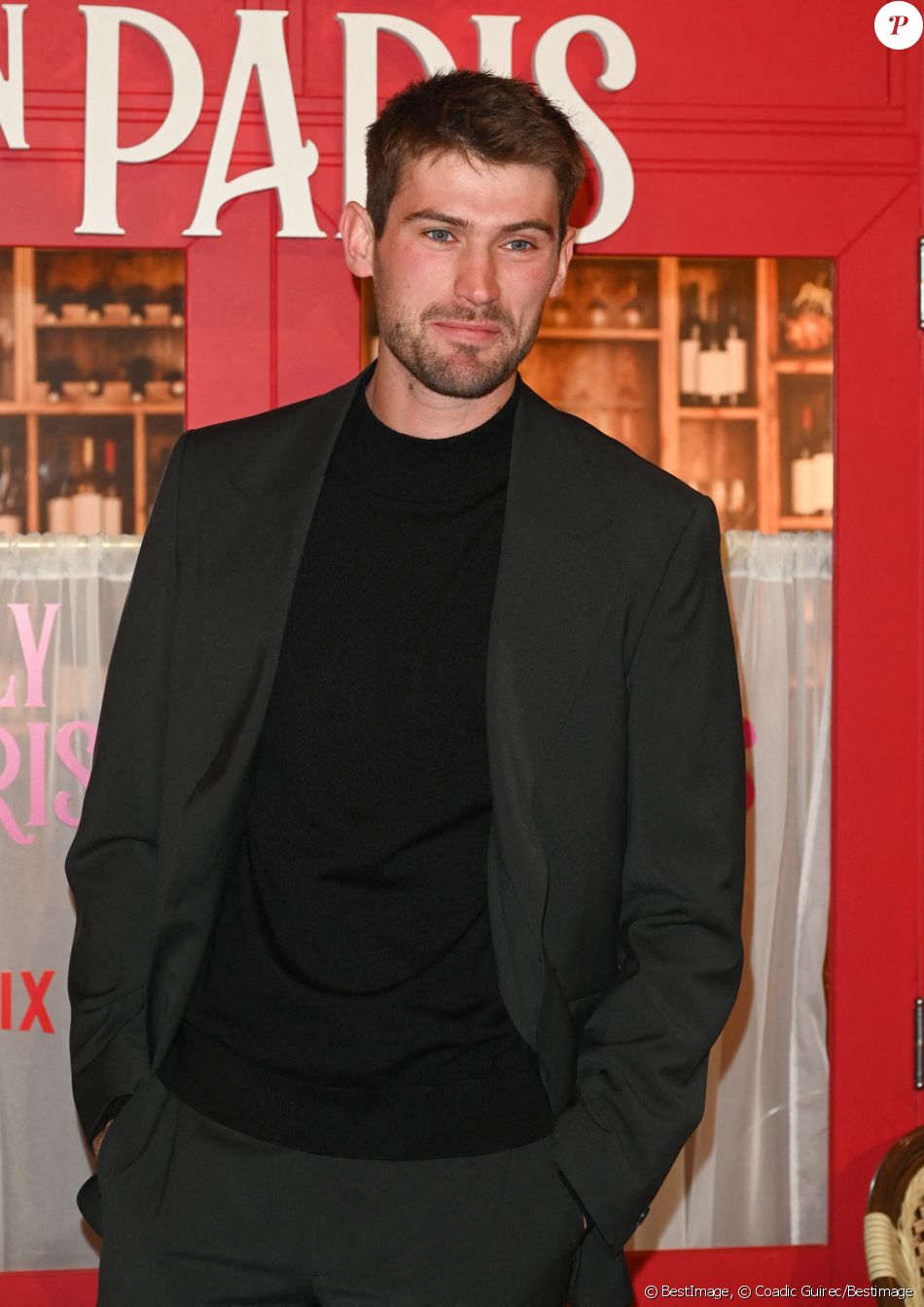 Victor Meutelet - Avant-première du film Netflix Emily in Paris saison ...
