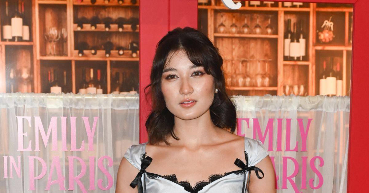 Ashley Rous - Avant-première du film Netflix Emily in Paris saison 3 au Théâtre des Champs ...
