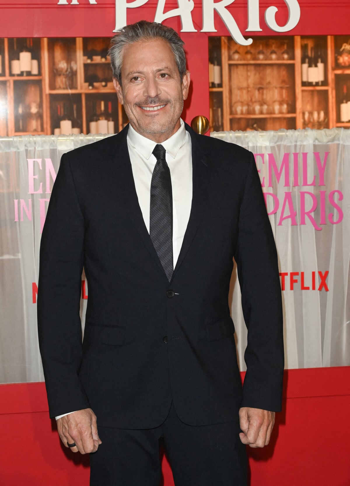 Photo : Darren Star - Avant-première du film Netflix "Emily in Paris ...