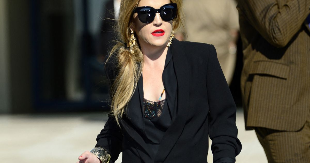 Exclusif - Lisa Marie Presley assiste aux obsèques de son grand-père ...