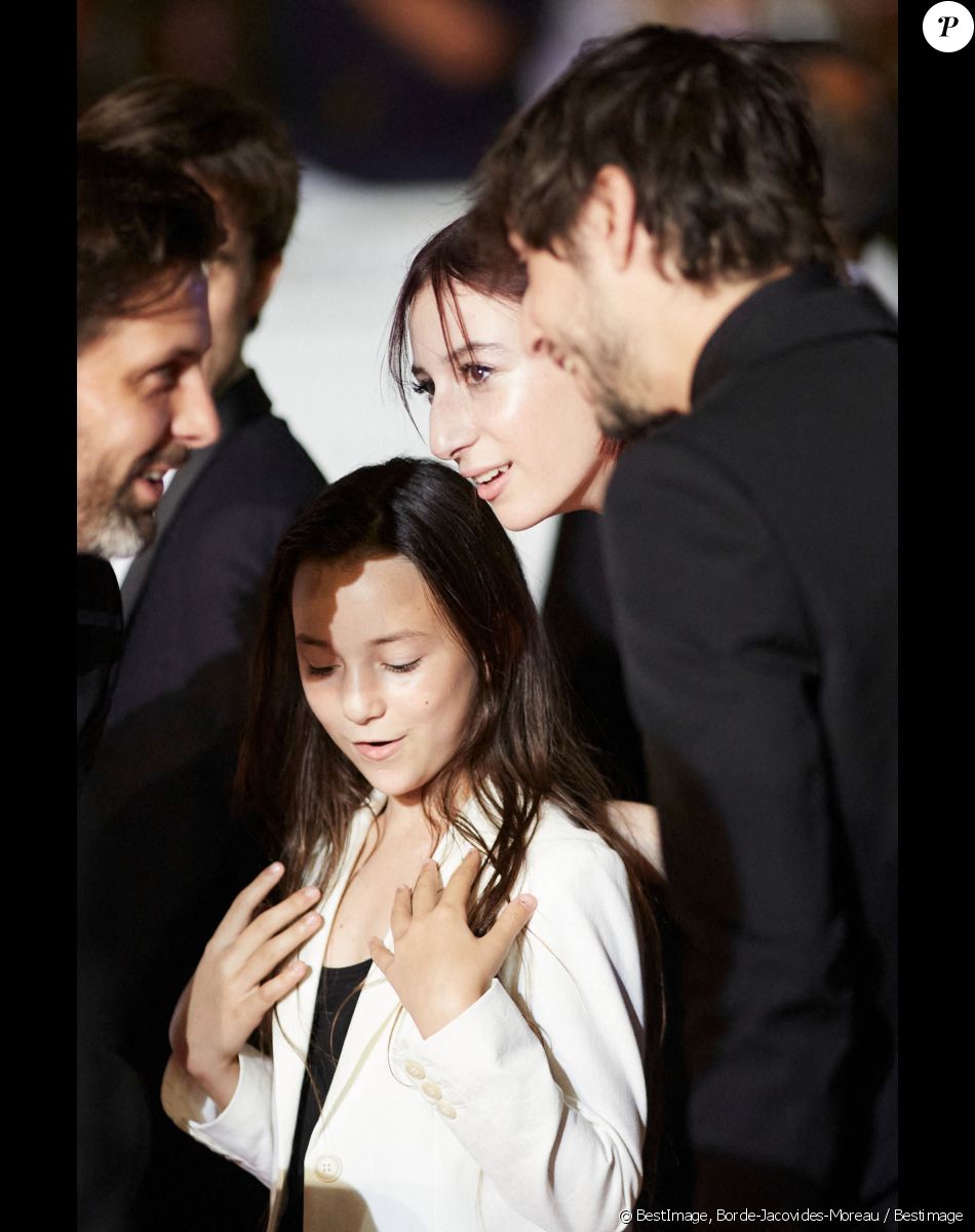 Charlotte Gainsbourg : Sa fille Jo Attal cheveux interminables et déjà chanteuse ? Elle fait le ...