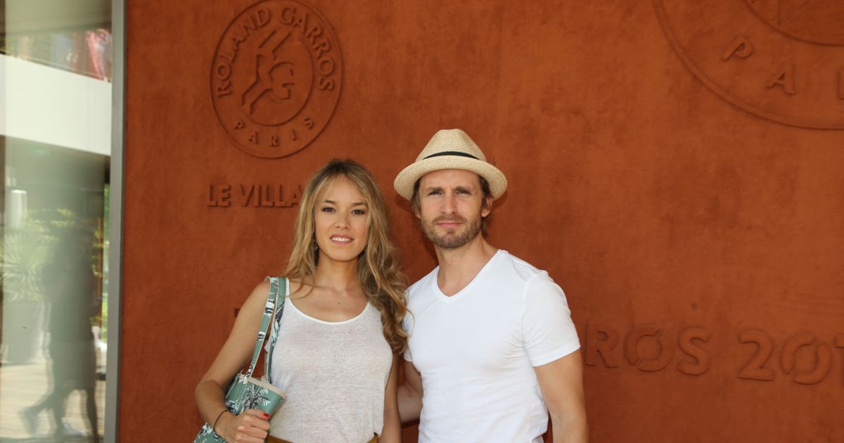 Philippe Lacheau et sa compagne Elodie Fontan au village lors des ...
