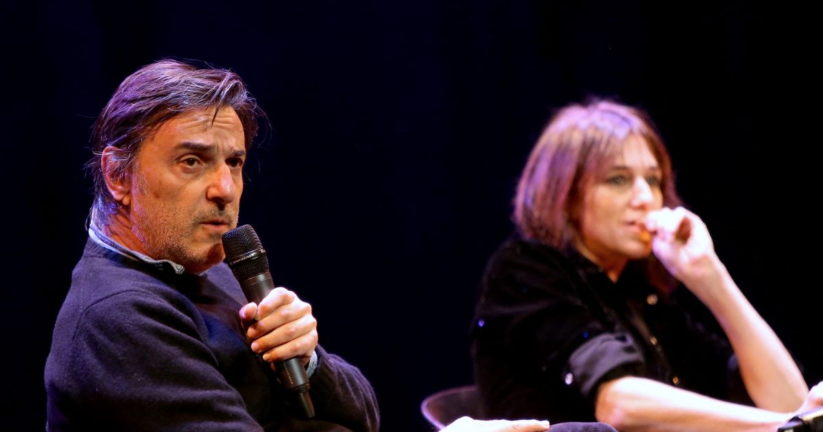 Conversation avec Charlotte Gainsbourg et son compagnon Yvan Attal ...