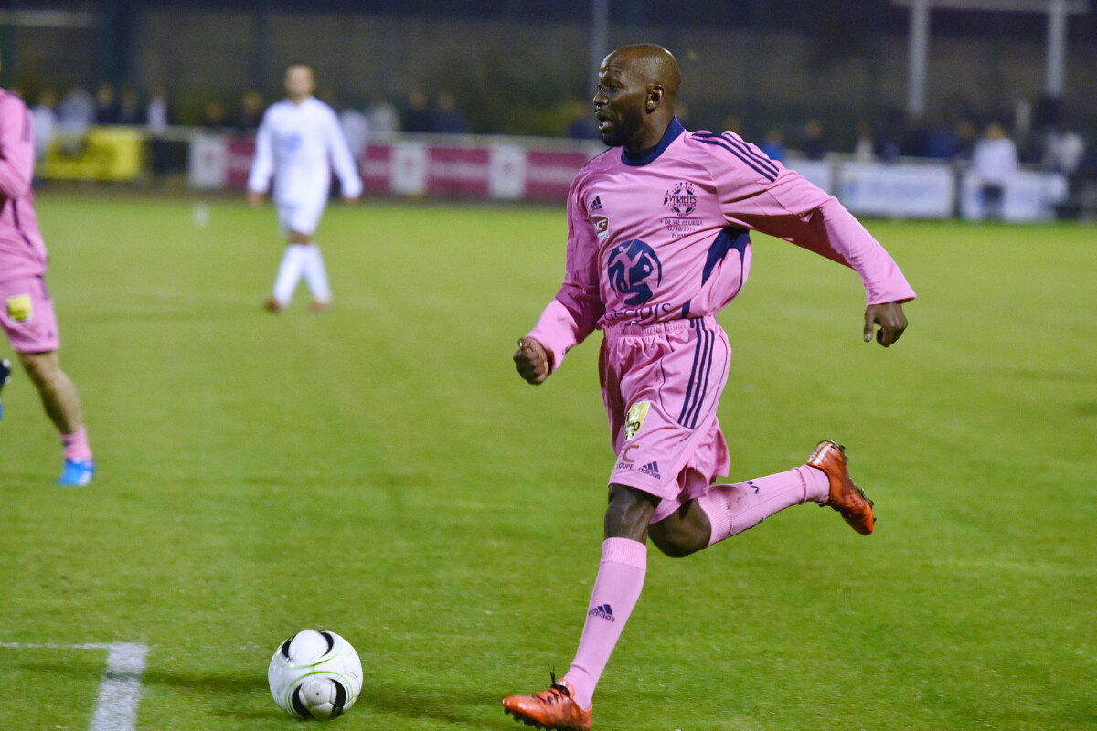 Photo : Exclusif - Claude Makélélé - Match de charité du Variétés Club ...