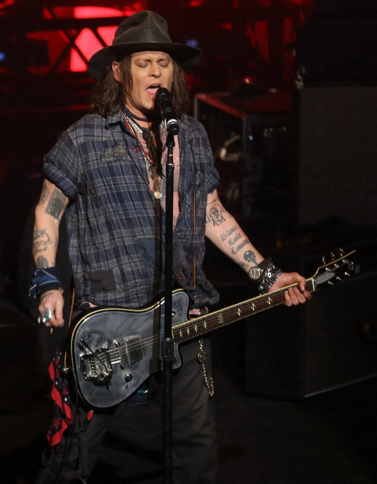 Photo : Exclusif - Johnny Depp est en concert avec Jeff Beck à Thousand ...