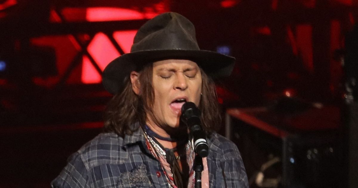 Exclusif - Johnny Depp est en concert avec Jeff Beck à Thousand Oaks ...