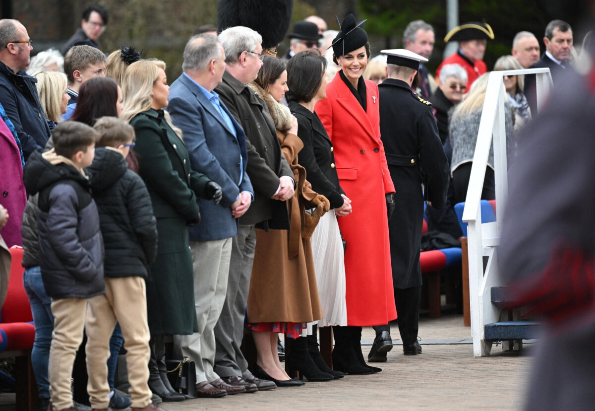 Photo : Le fils aîné du roi Charles avait choisi un uniforme militaire ...