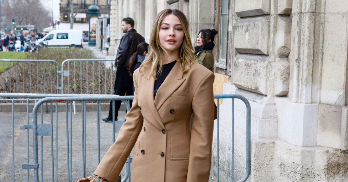 Madelyn Cline - Arrivées au défilé de mode prêt-à-porter automne-hiver ...