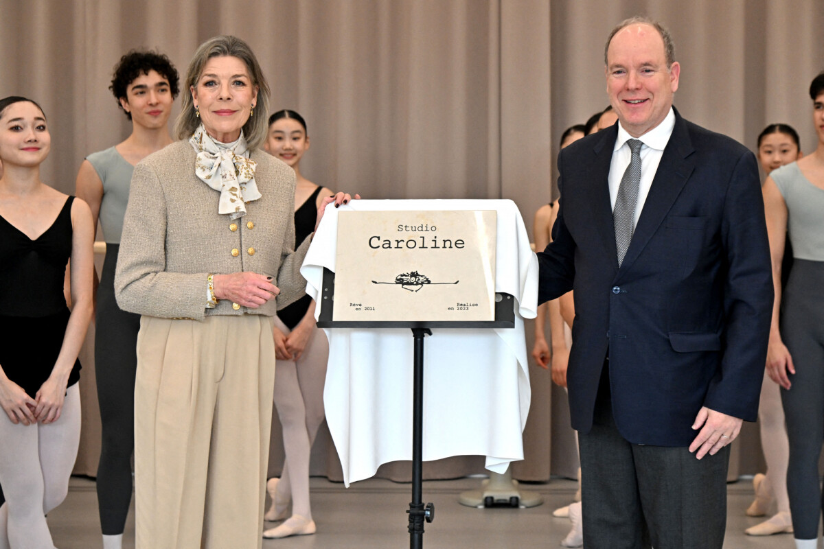 Photo : La princesse Caroline a ensuite été invitée à dévoiler la ...