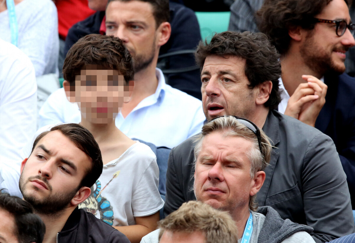 Photo : Patrick Bruel et son fils Léon - People dans les tribunes lors ...