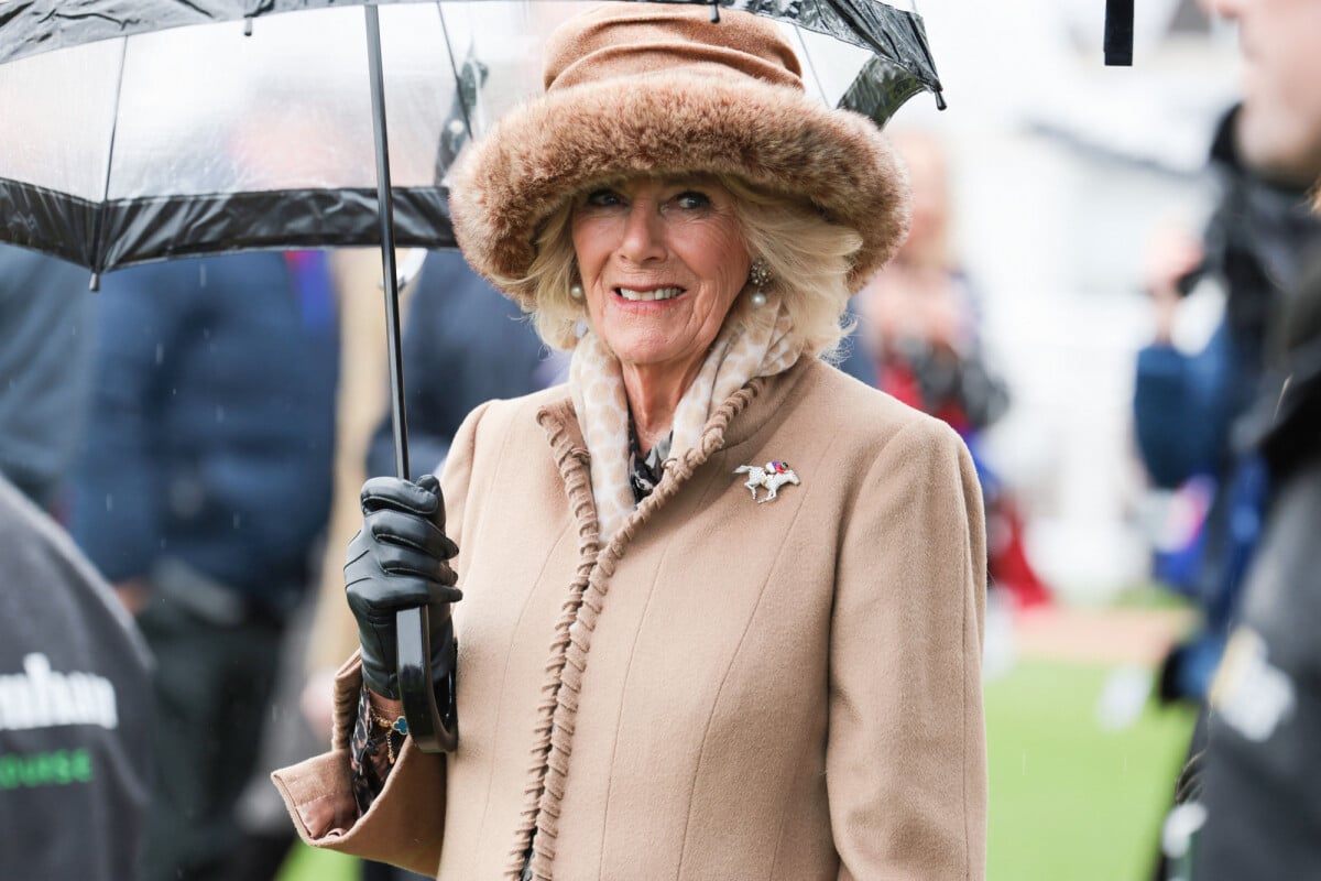 Photo : Camilla Parker Bowles, reine consort d'Angleterre, entourée des ...