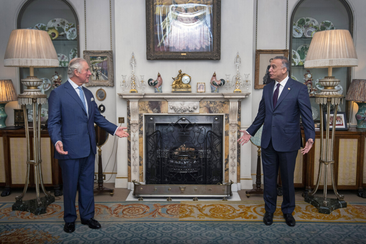 Photo : Le prince Charles, prince de Galles, reçoit le Premier ministre ...