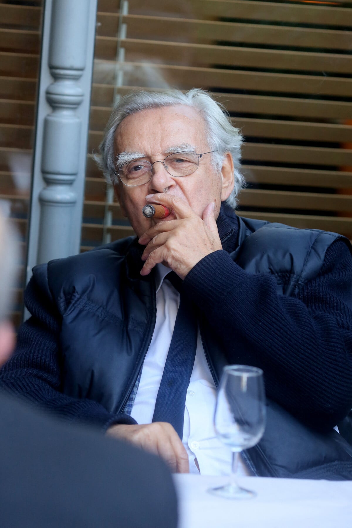 Photo : Ce qui laisse supposer qu'elle est plus jeune que lui et pas en ...