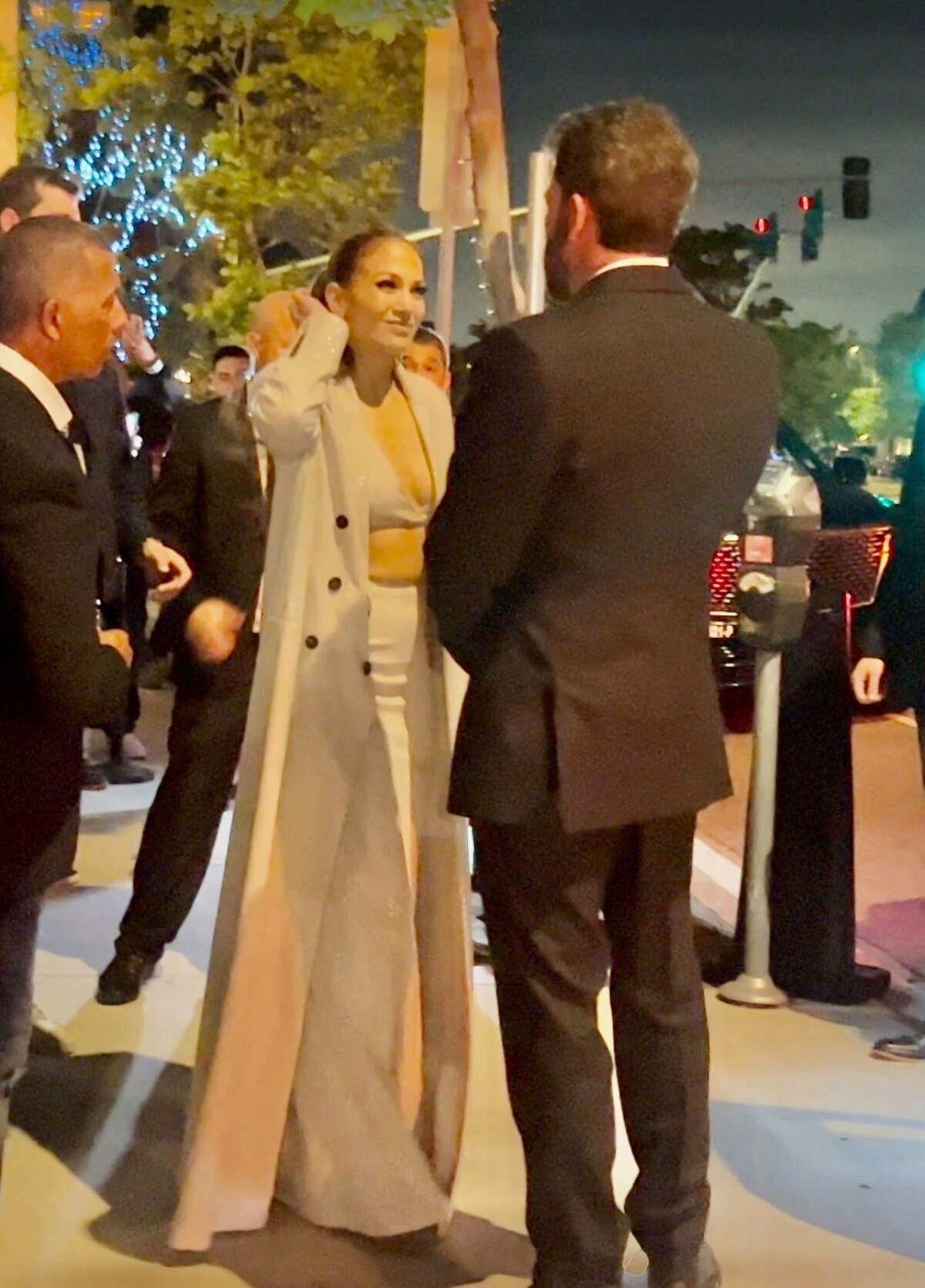 Photo : Jennifer Affleck (Lopez) et son mari Ben Affleck quittent la première du film "The ...