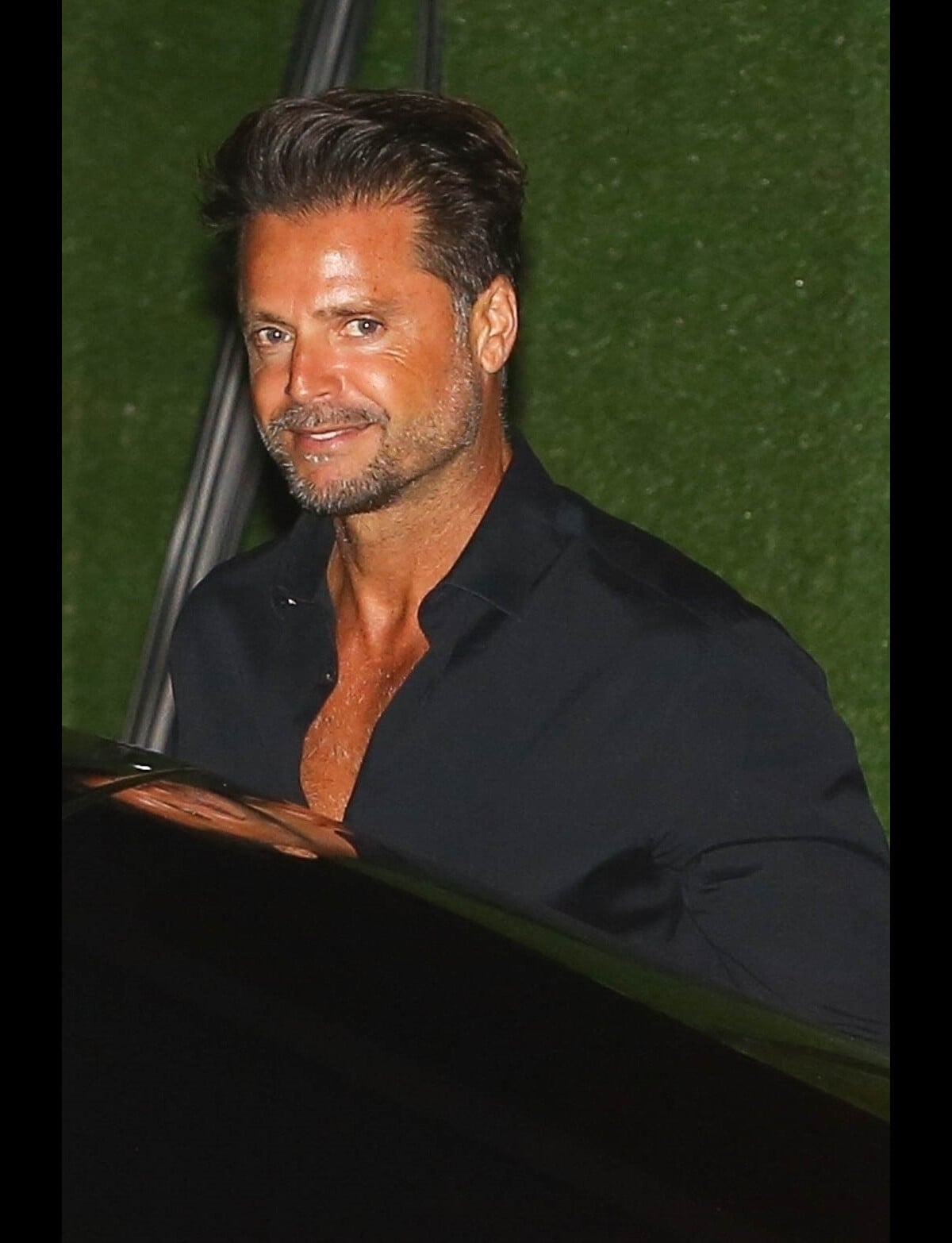 Photo : David Charvet avec une inconnue à la sortie du restaurant ...