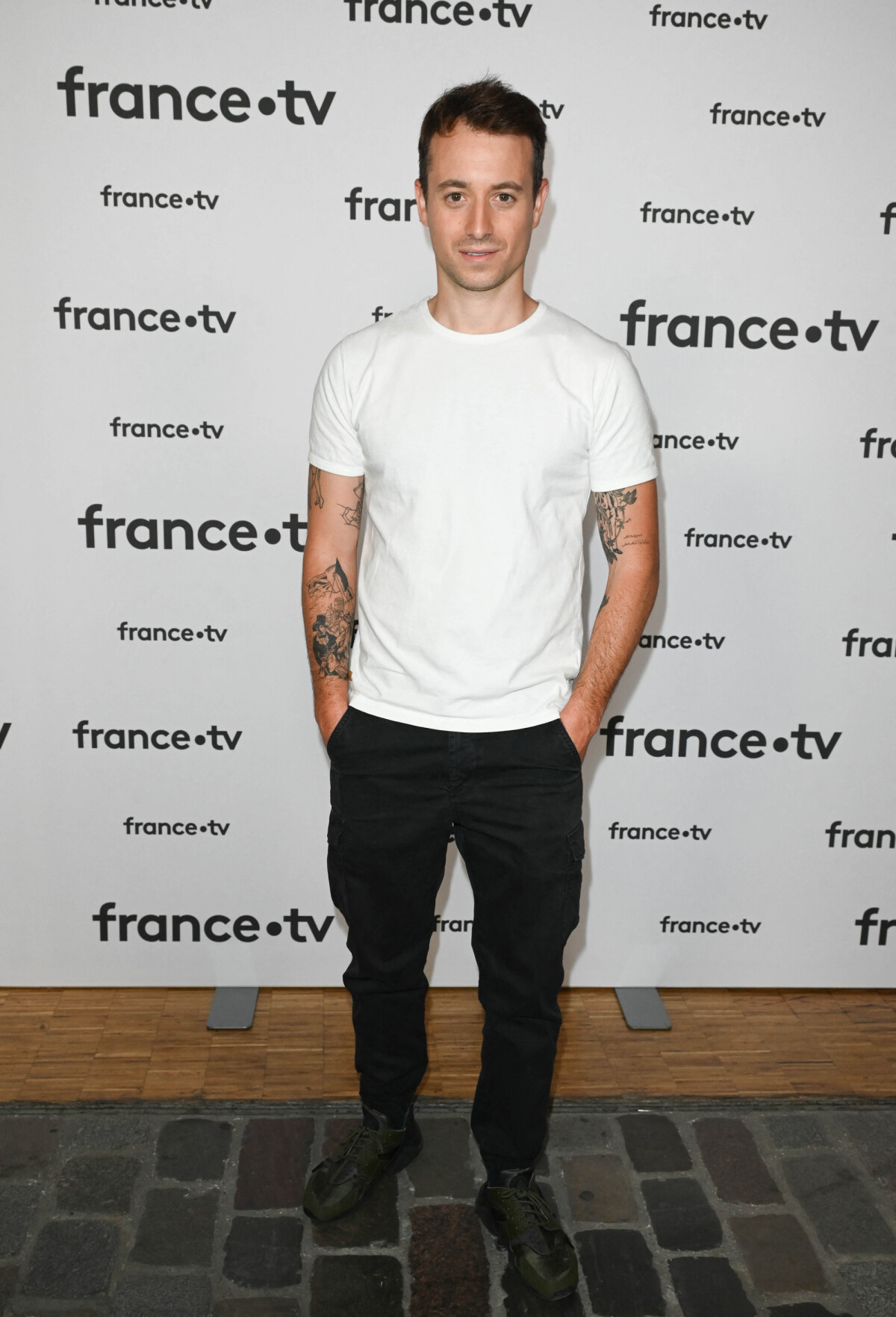 Photo : Hugo Clément au photocall pour la conférence de presse de ...