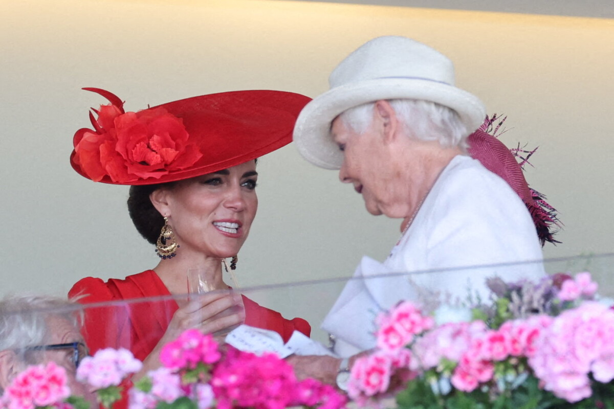 Photo : Kate Middleton et Judi Dench - La procession royale du Royal ...