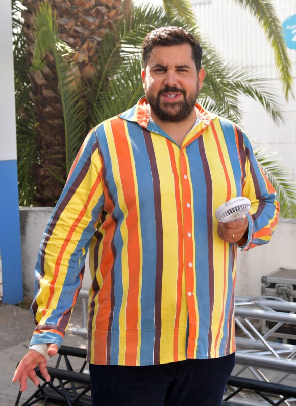 PHOTO Artus : De passage à Saint Tropez, l'humoriste en dévoile un peu ...