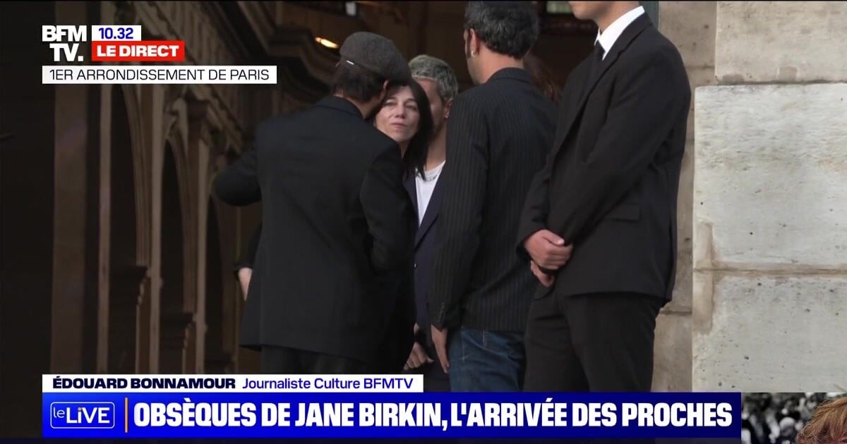 Obsèques de Jane Birkin : Charlotte Gainsbourg très affectée, soutenue par ses enfants Ben ...