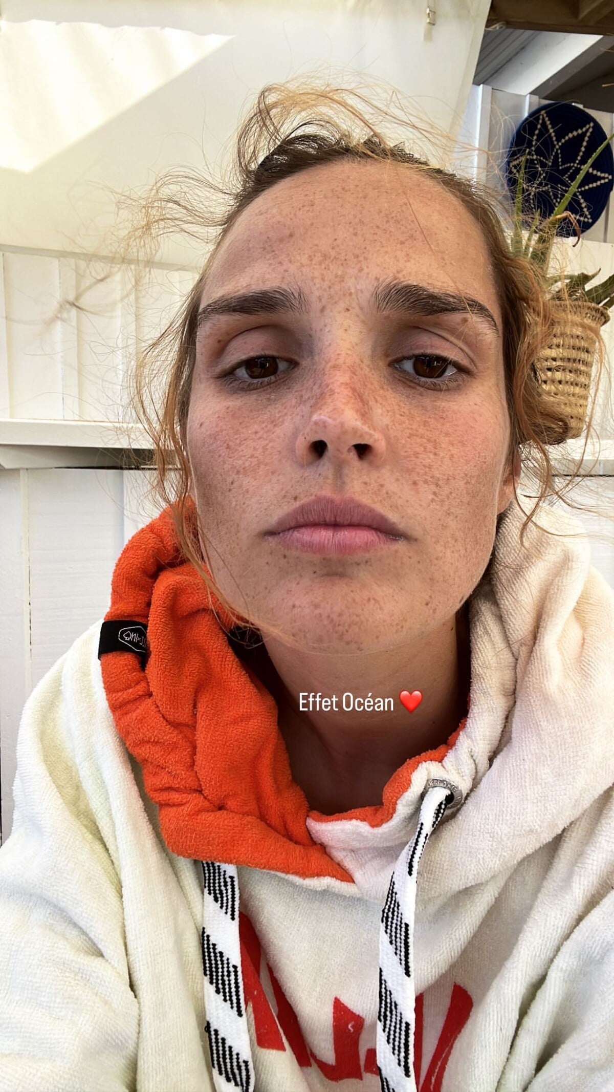 Photo : ... et n'hésite pas à se montrer au naturel ! Camille Lou sur ...