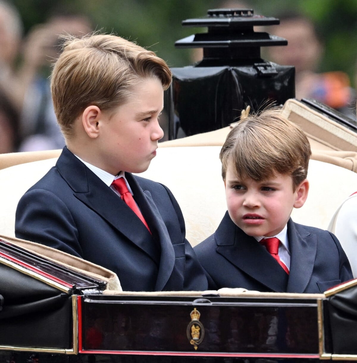 Photo : Le prince George et le prince Louis de Galles - La famille ...