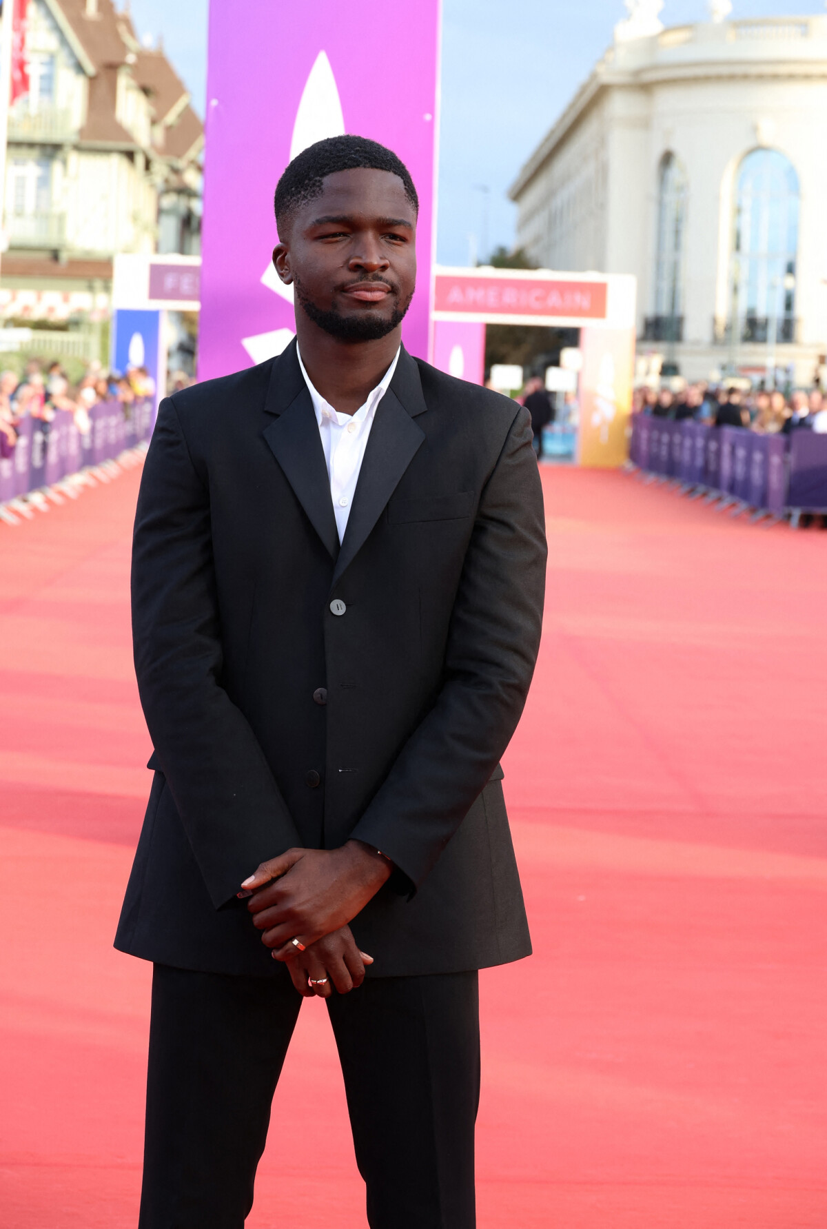 Photo : Stéphane Bak - Les célébrités arrivent à la cérémonie d ...