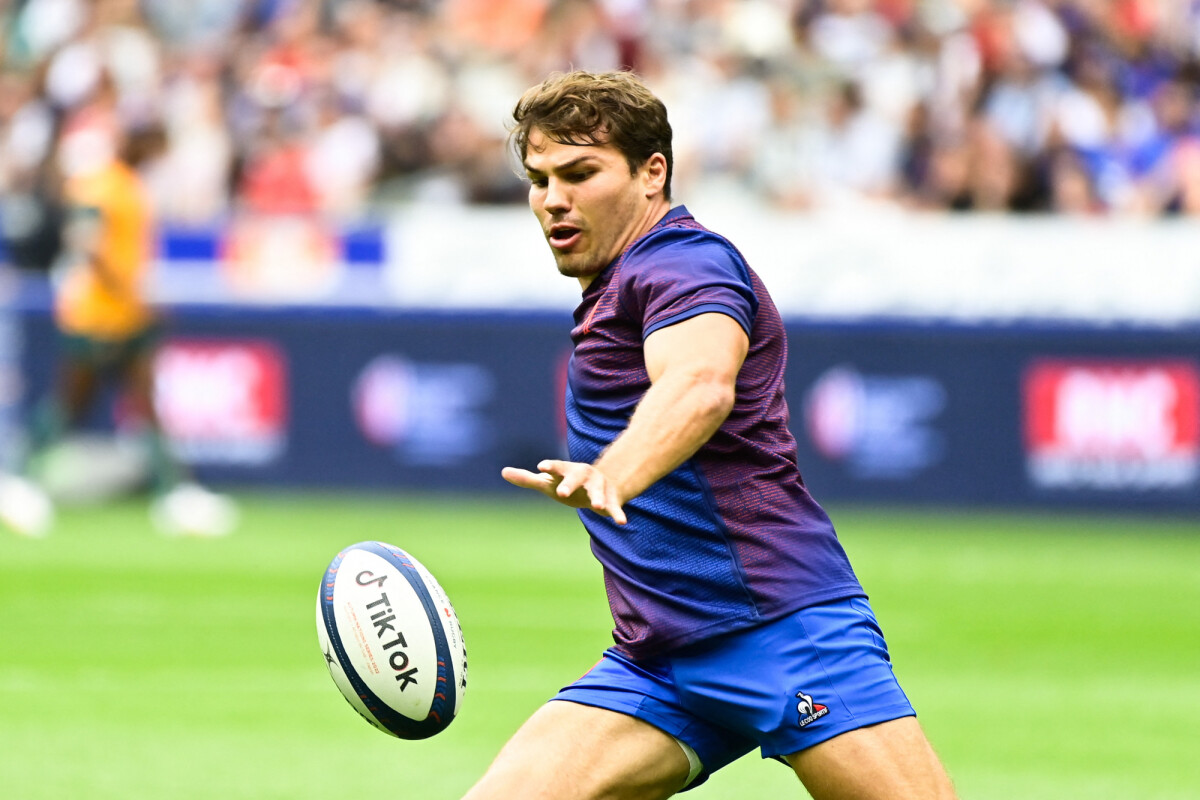 Photo : Info - Antoine Dupont souffre d'une fracture mais reste au sein ...