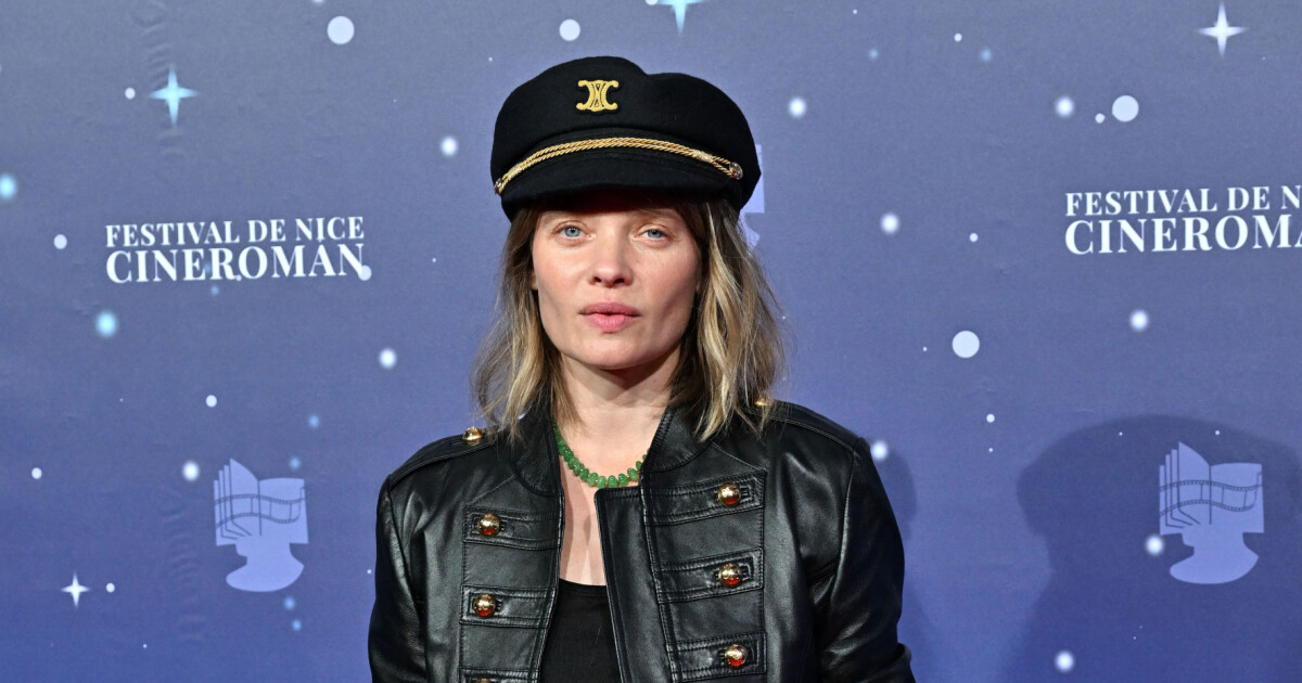 Festival Cinéroman : Mélanie Laurent en look marin, Benoît Magimel très ...