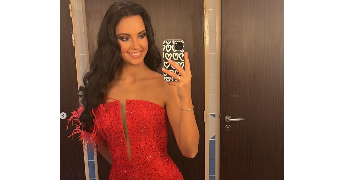 PORTRAIT Miss France 2024 : Lola Turpin est Miss Aquitaine, sa mère est ...