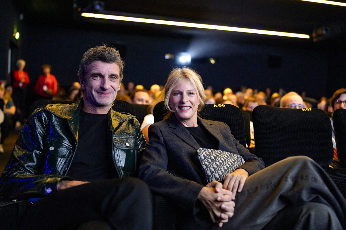 Photo : Karin Viard et son mari Manuel Herrero lors de la présentation du film "L'origine du ...