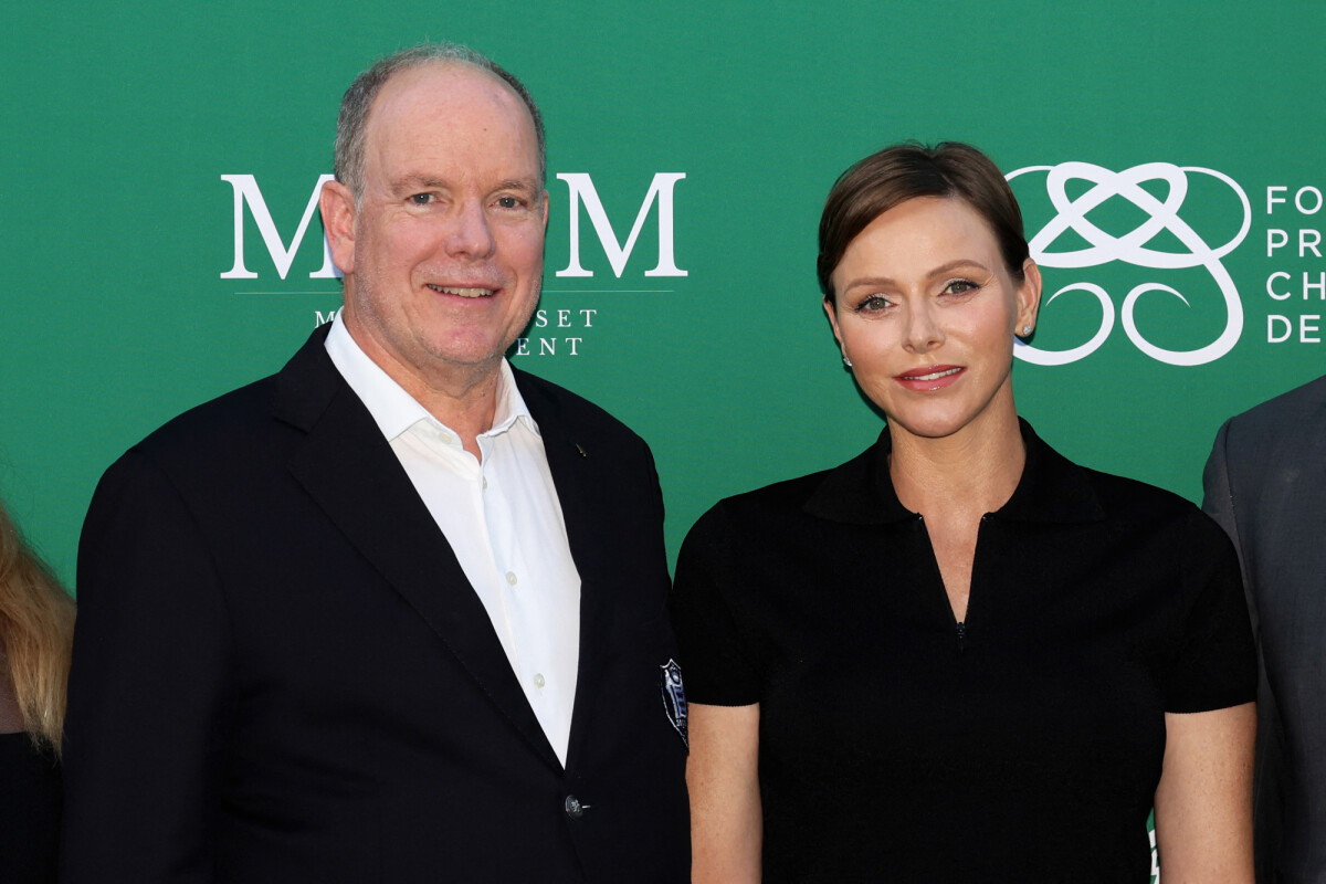 Photo : Le prince Albert et Charlene se sont rendus au stade Louis II ...