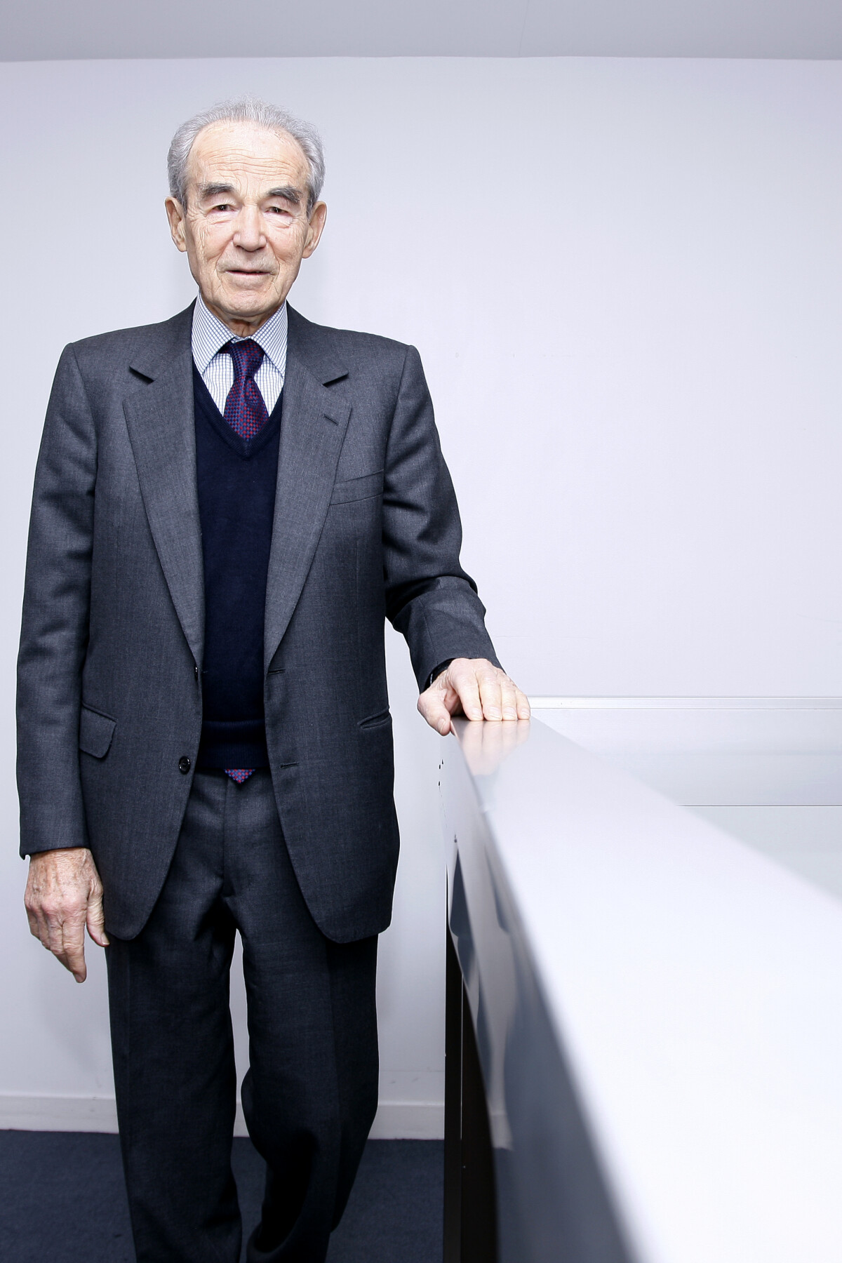 Photo : Portrait de Robert Badinter - Purepeople