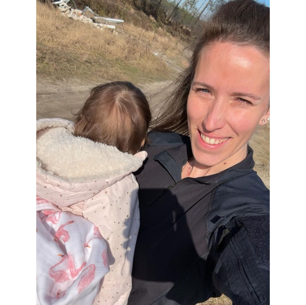 Photo : Laura, la compagne de Benoit Saint-Denis, avec leur fille ...