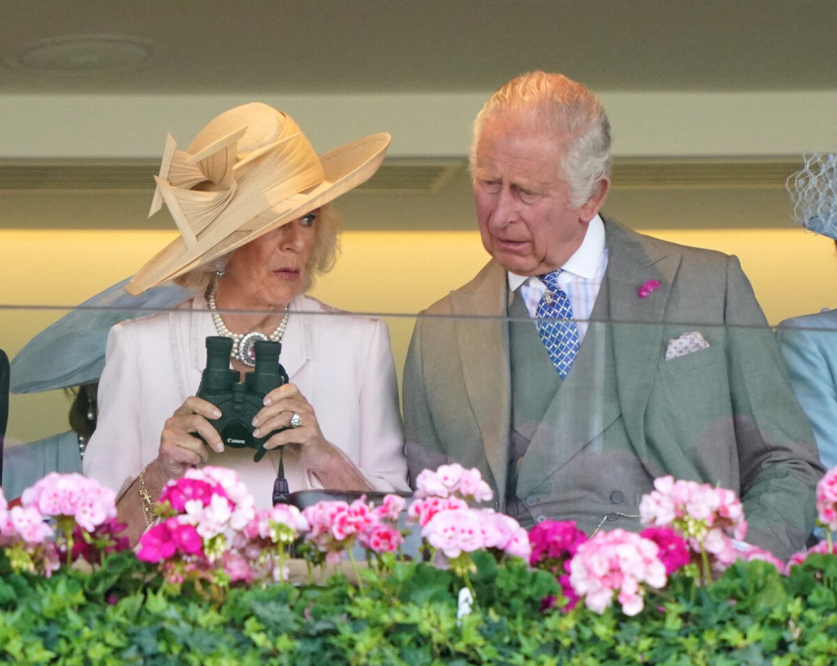 Photo : La reine Camilla, le roi Charles III et Lady Sarah Keswick lors ...