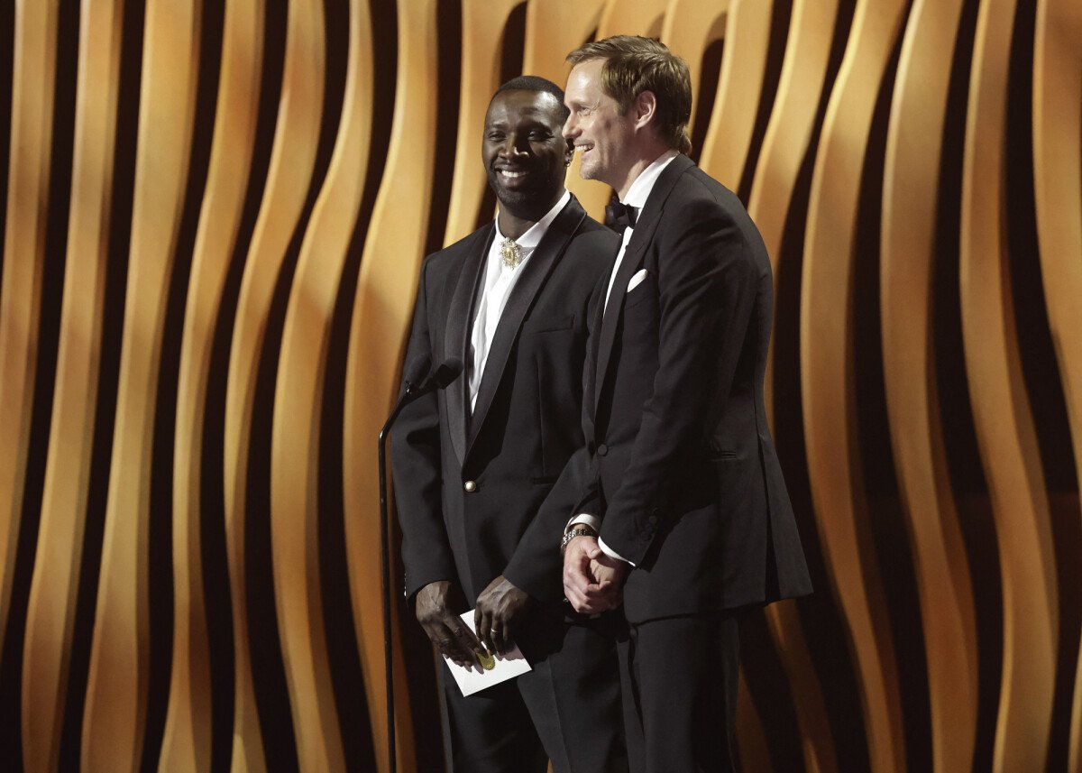 Photo : Omar Sy et Alexander Skarsgard à la Screen Actors Guild Awards ...