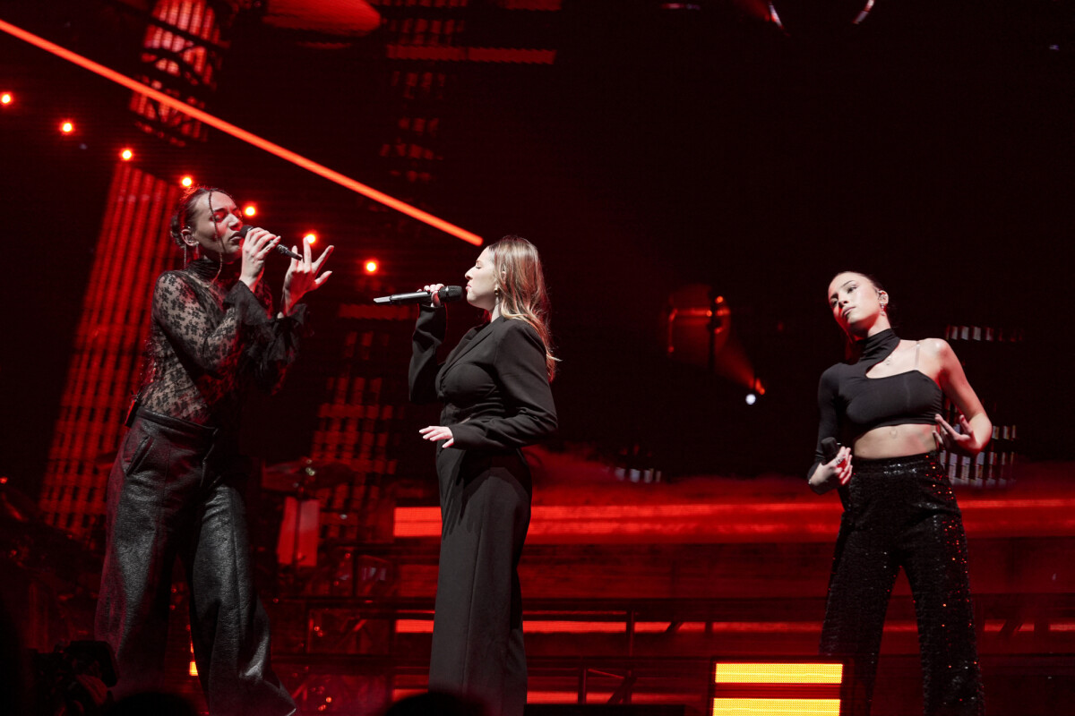 Photo : Djebril Slatni, Lénie Vacher et Héléna Bailly lors du concert ...