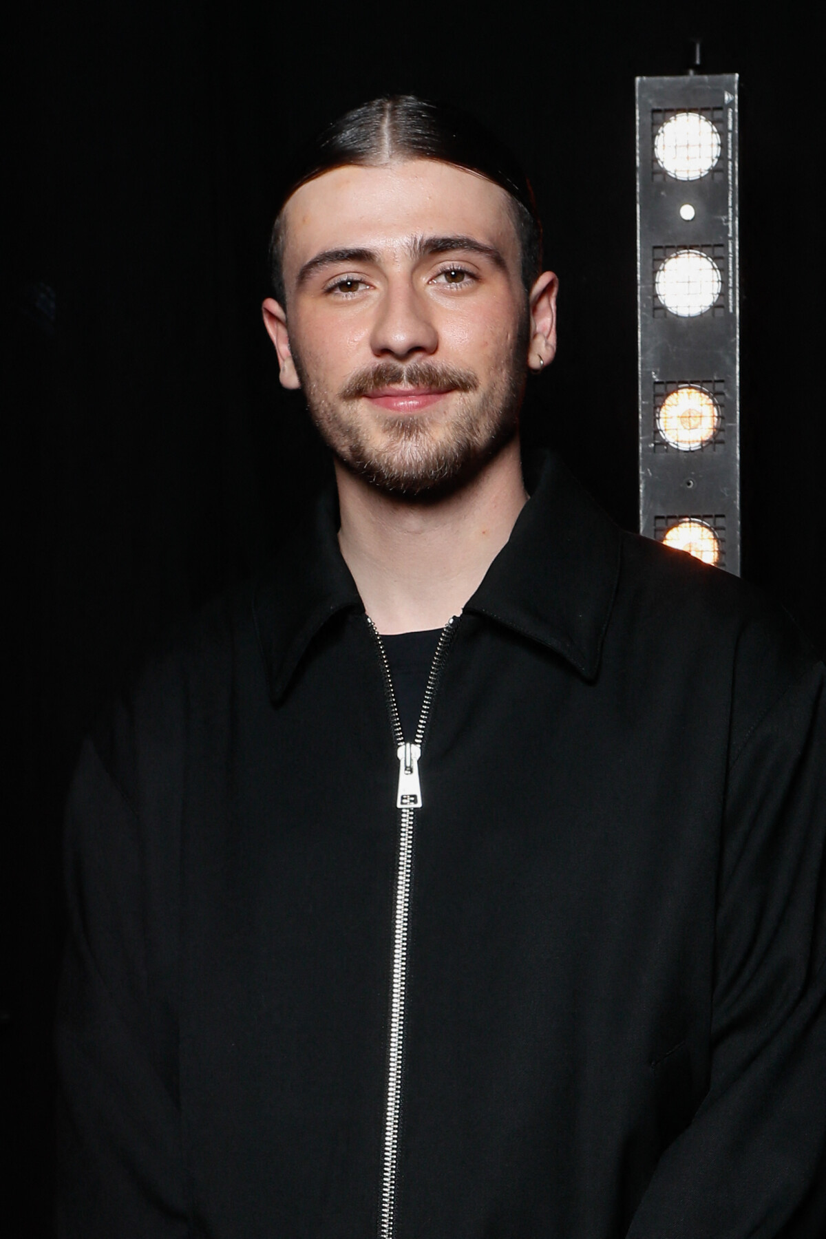 Photo : Le musicien a ensuite sorti premier single qui est ...