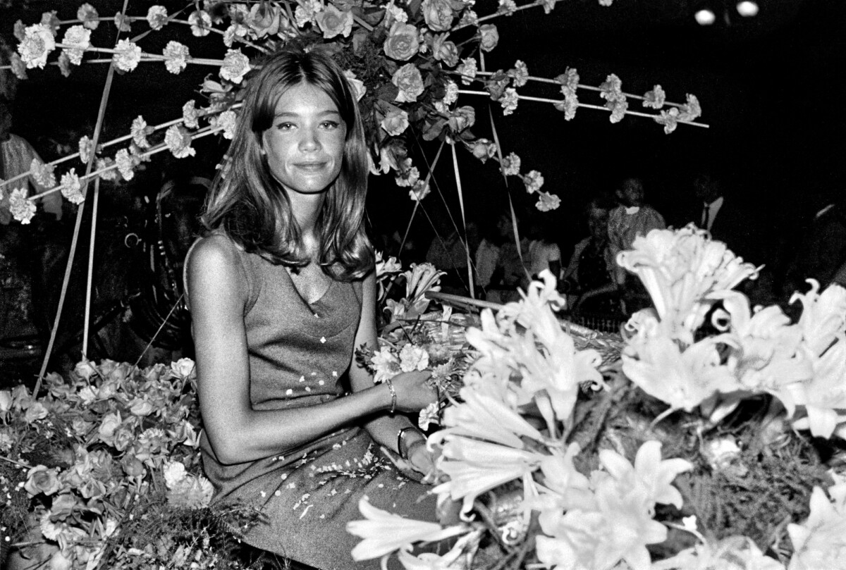 Photo : Françoise Hardy sur la Promenade des Anglais à Nice dans les ...