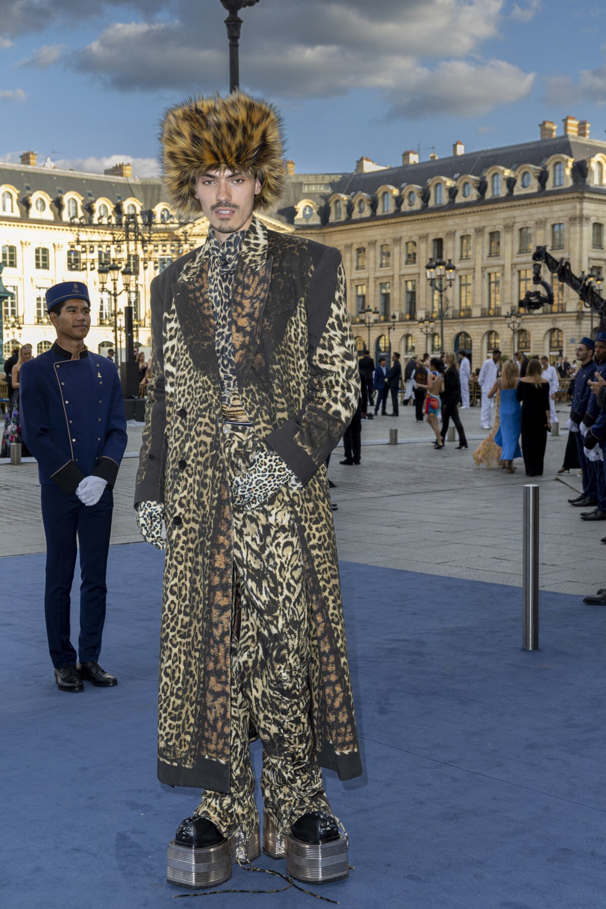 Photo : Elias Medini au Défilé « Vogue World » Place Vendôme dans le cadre de la Fashion Week de ...