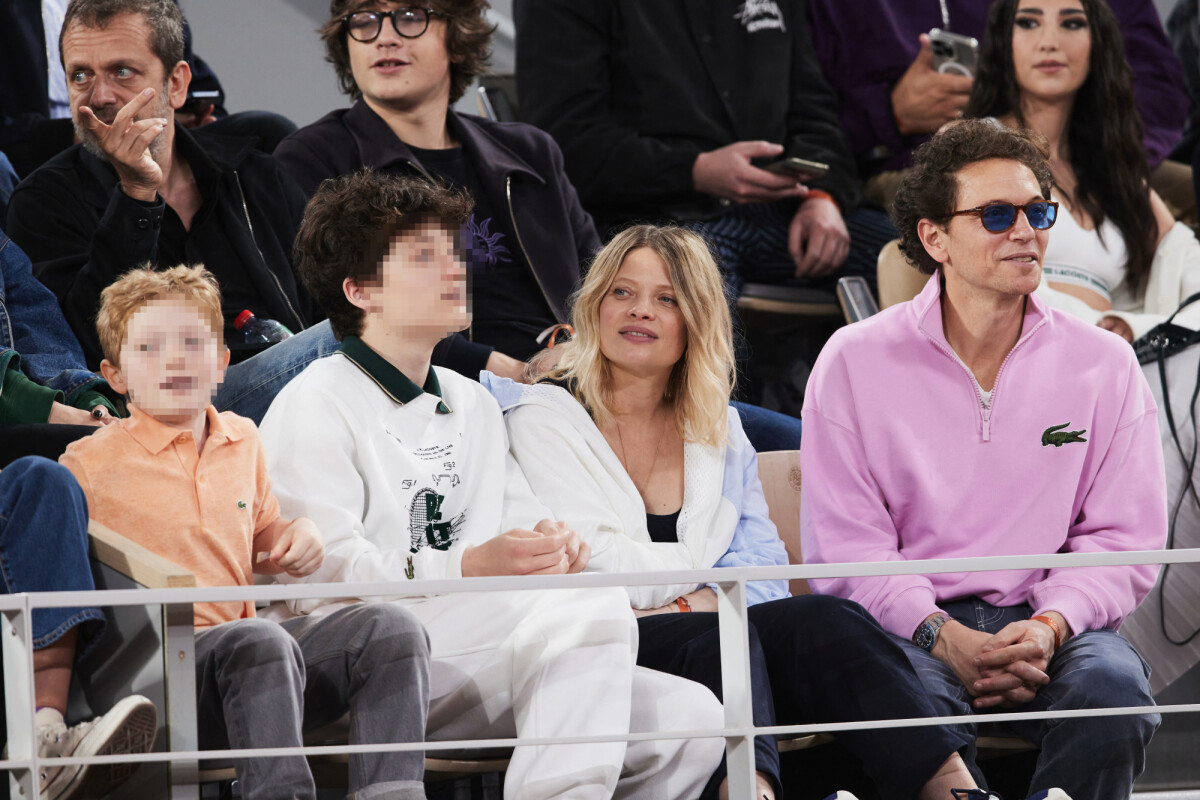 Photo : Le chanteur Raphaël, sa compagne Mélanie Thierry et leurs ...