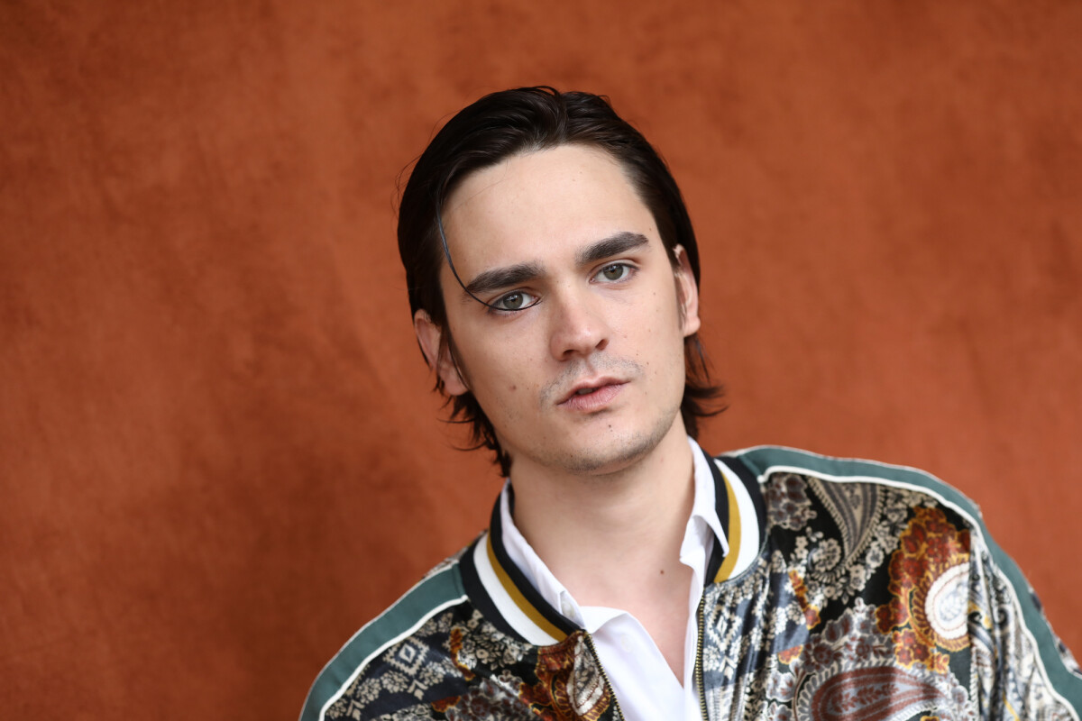 Photo : Alain-Fabien Delon au village lors des internationaux de France ...
