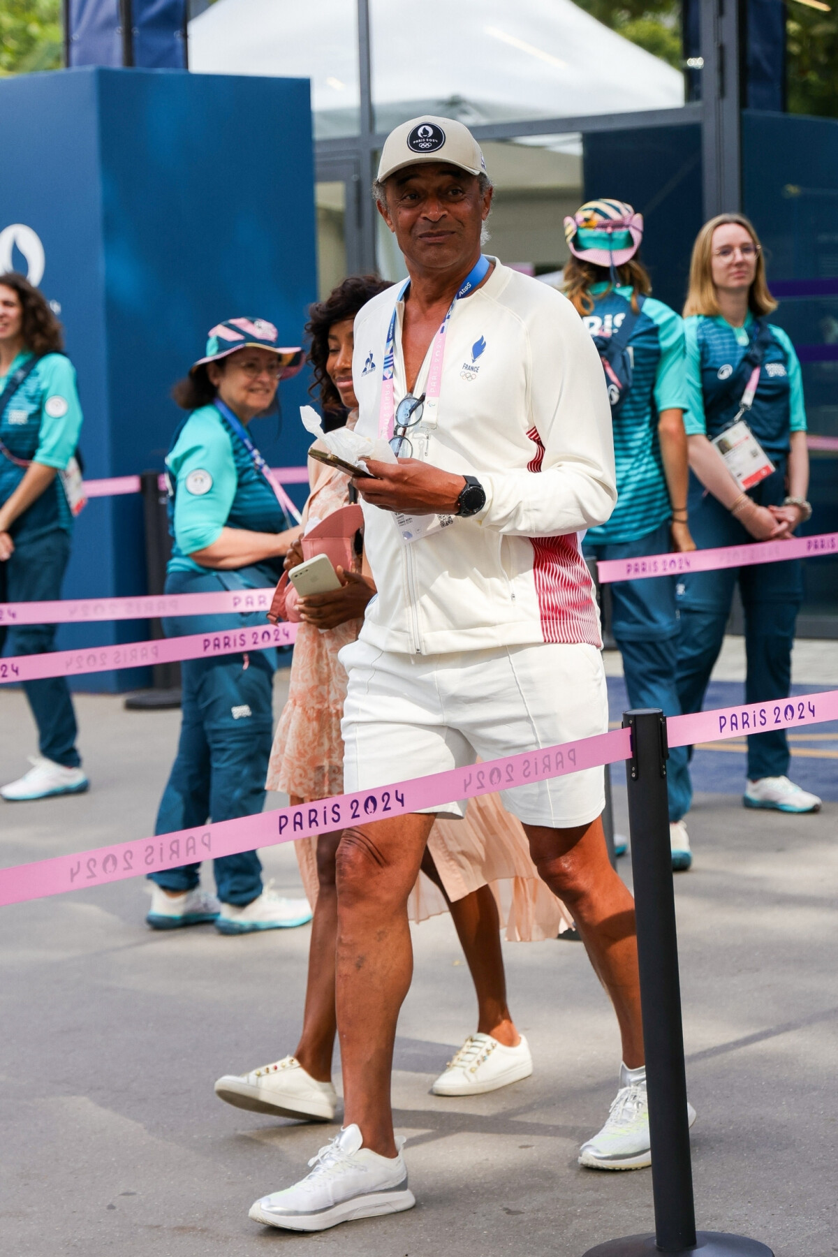 Photo : Yannick Noah et sa compagne Malika quittent les épreuves de ...