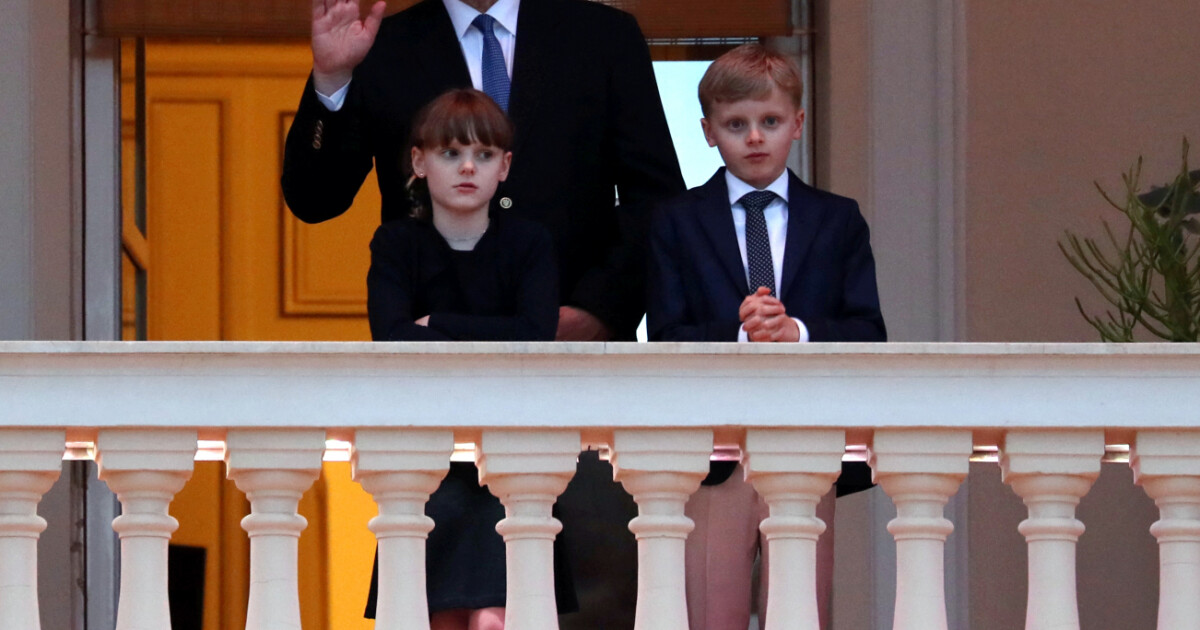 Gabriella de Monaco, robe exquise et serre-tête perlé : une princesse ...