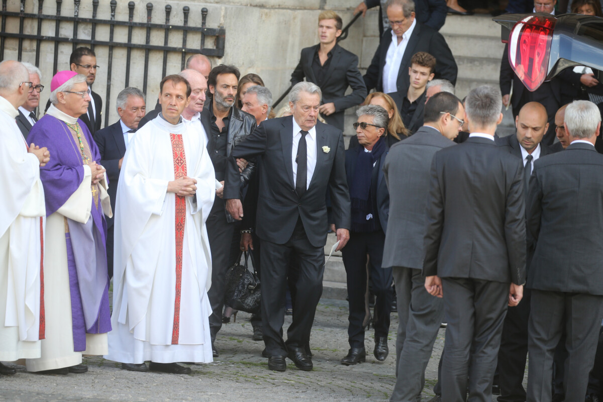 Photo : Tandis que sa Mireille Darc tant aimée en a aussi fait les ...