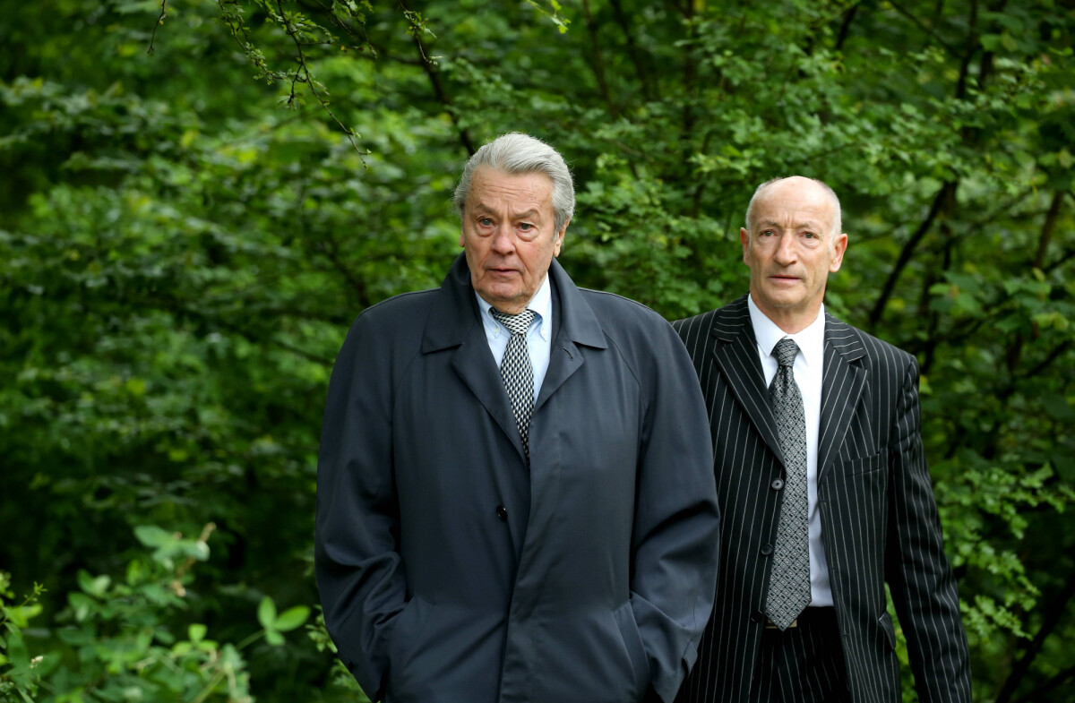 Photo : Alain Delon participe aux commémorations du 76 ème anniversaire ...