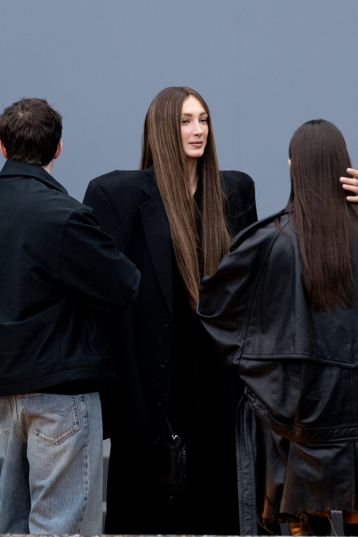 Vidéo : Mathilde Pinault avec une perruque XXL au défilé Balenciaga ...